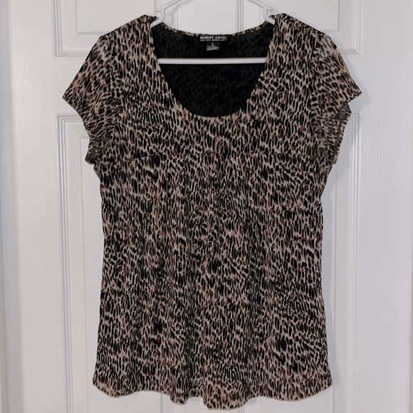 Robert Louis | Tops | Womens Animal Print Top Cap Sleeves Pleated At ...